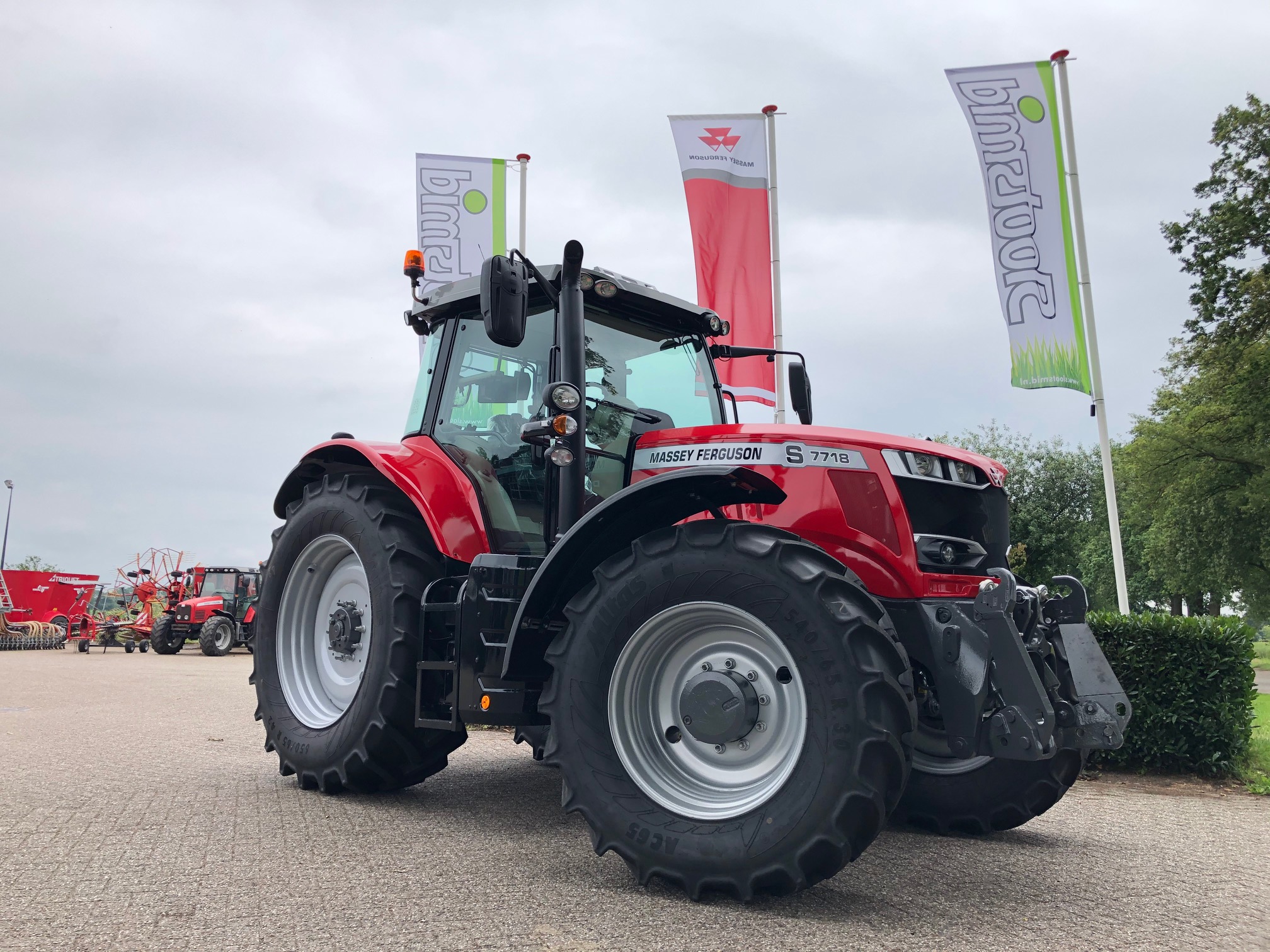Nieuwe Massey Ferguson 7718 S afgeleverd