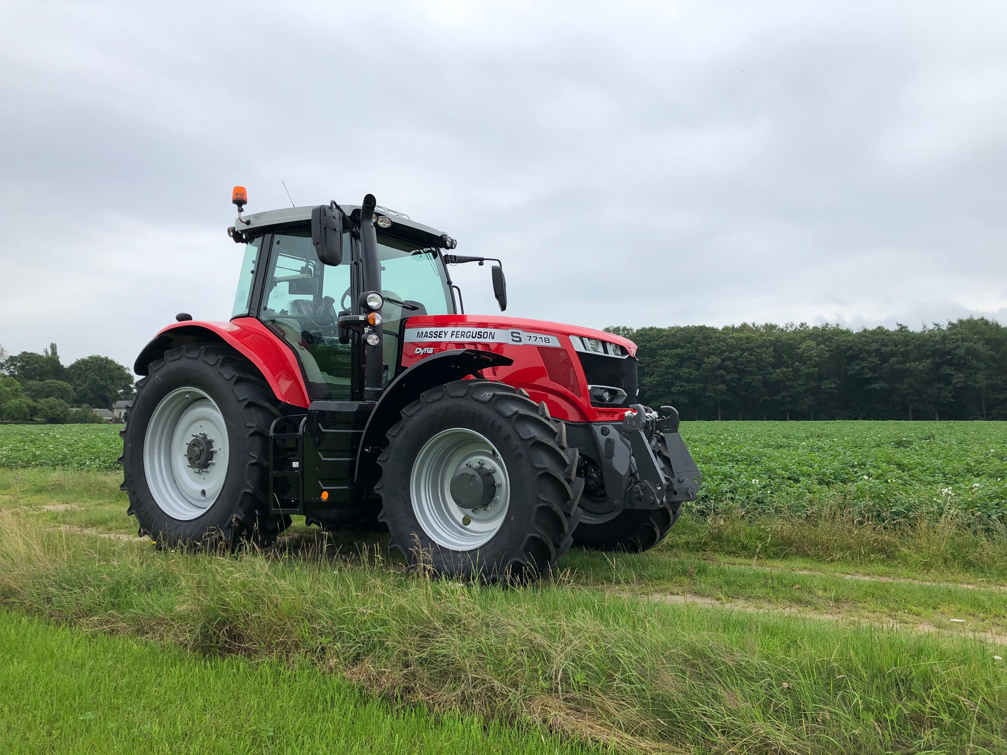 Nieuwe Massey Ferguson 7718 S afgeleverd